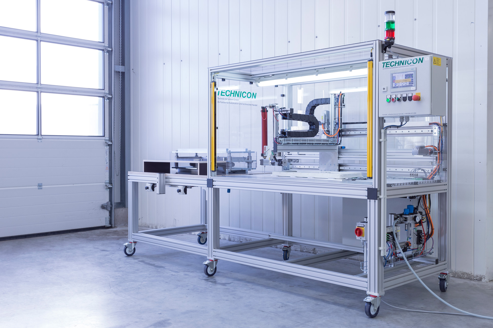 CNC-adhesive-sealant-dispensing-kontur-klebstoff-auftrag-04 | Technicon